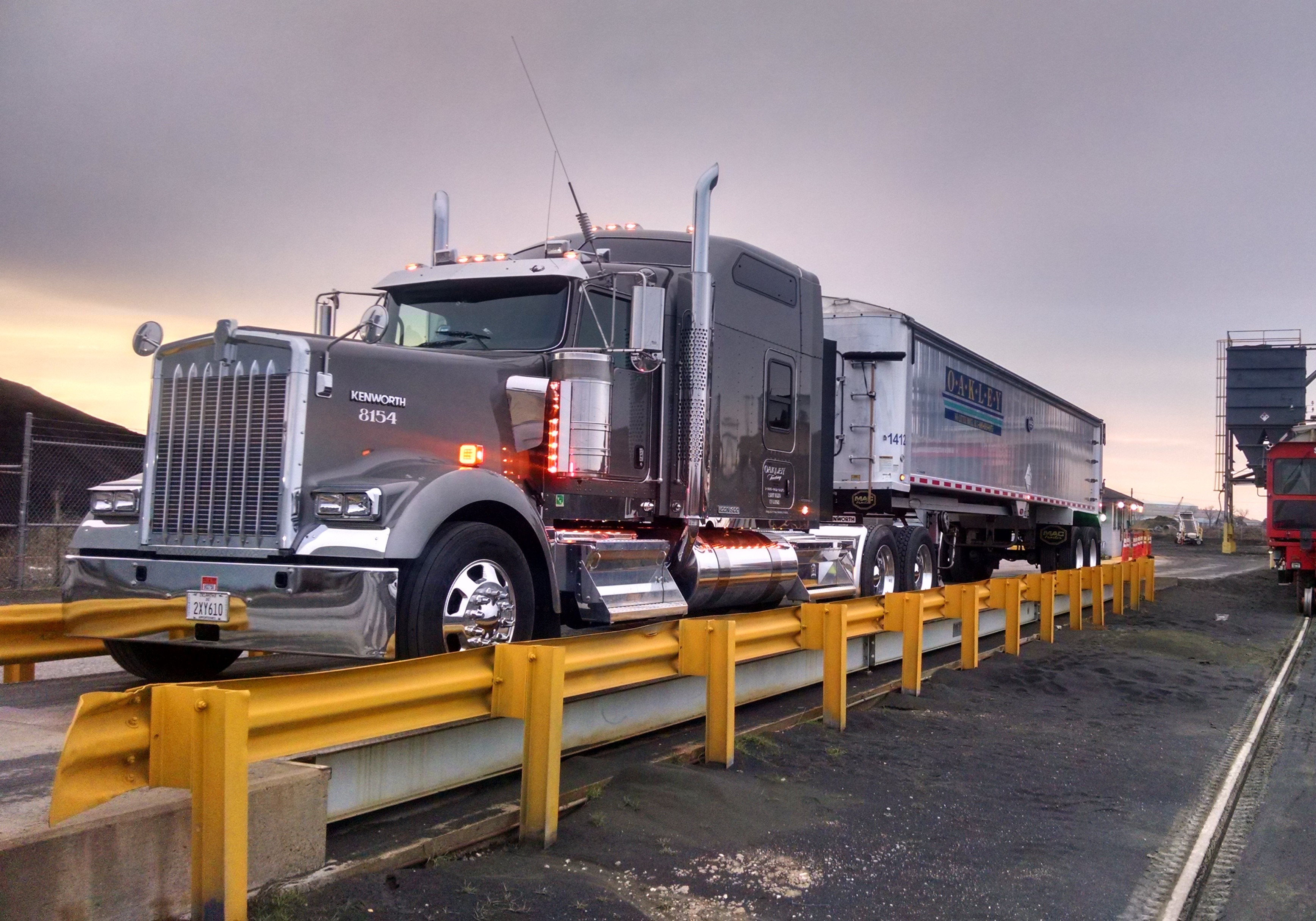 End Dumps Division | Oakley Trucking, Inc.